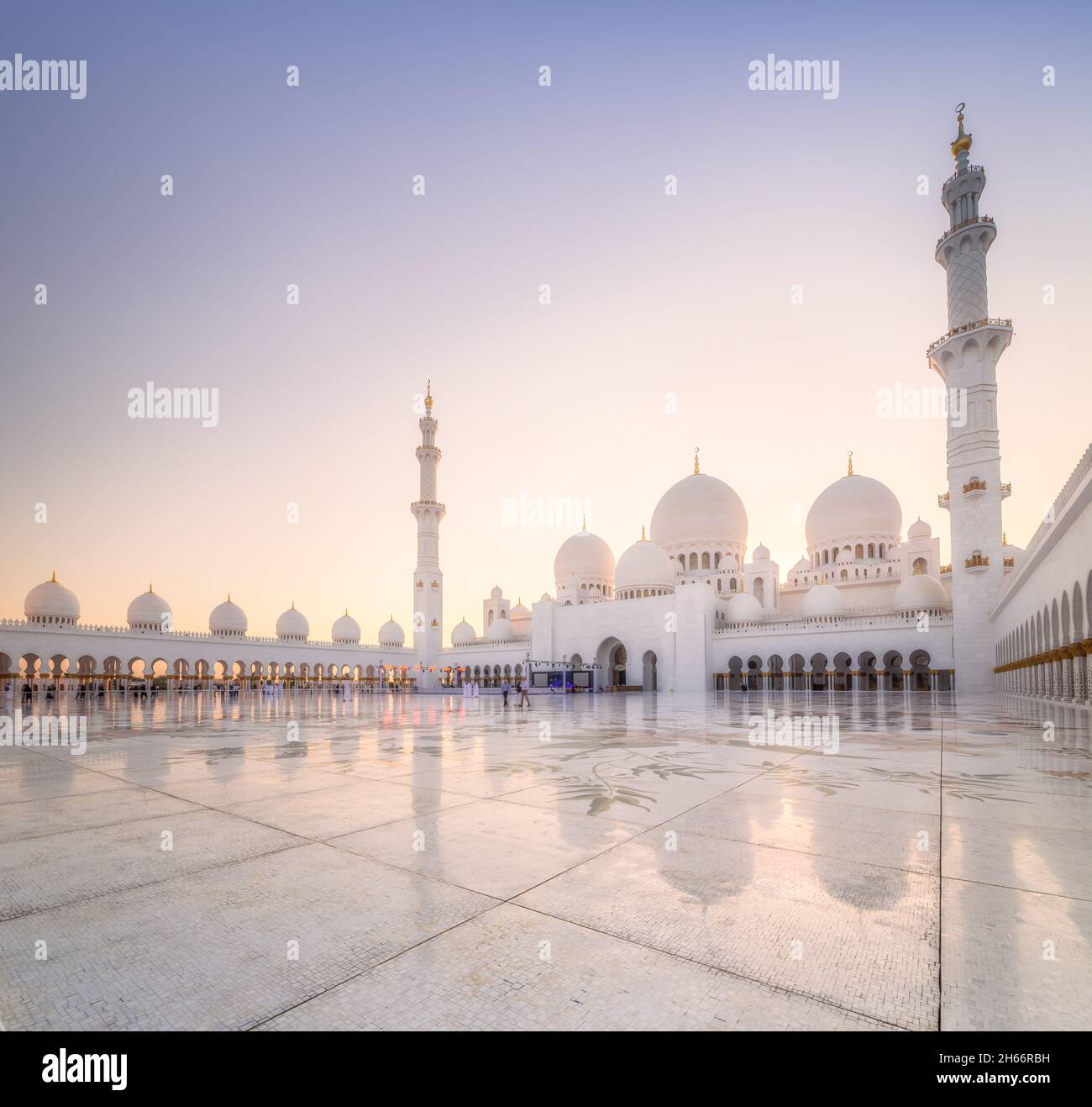 Sheikh Zayed Grand Mosque in Abu Dhabi during day time. View of floral ...