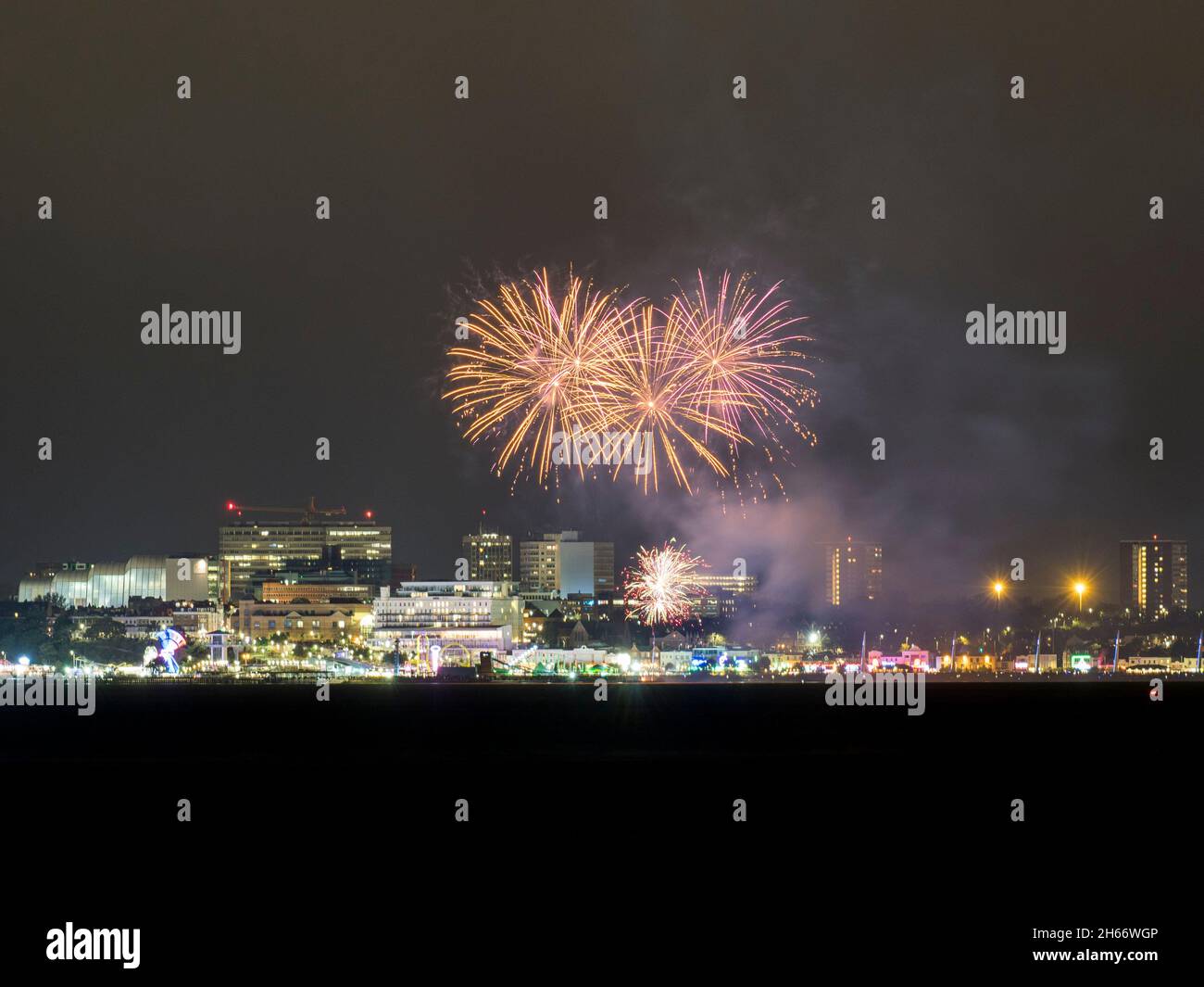 Kent fireworks display hi-res stock photography and images - Alamy