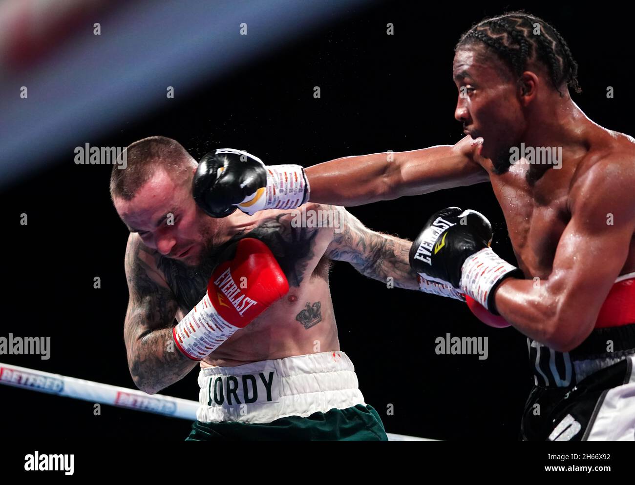 Jordan McCorry (left) and Donte Dixon in the lightweight bout at ...
