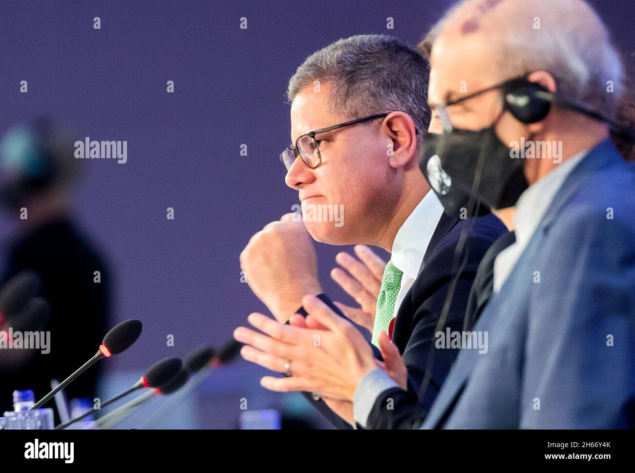 Glasgow, UK. 13th Nov, 2021. Alok Sharma (l), President of COP26 ...