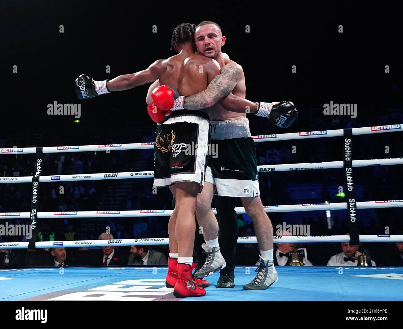 Donte Dixon (left) and Jordan McCorry in the lightweight bout at ...