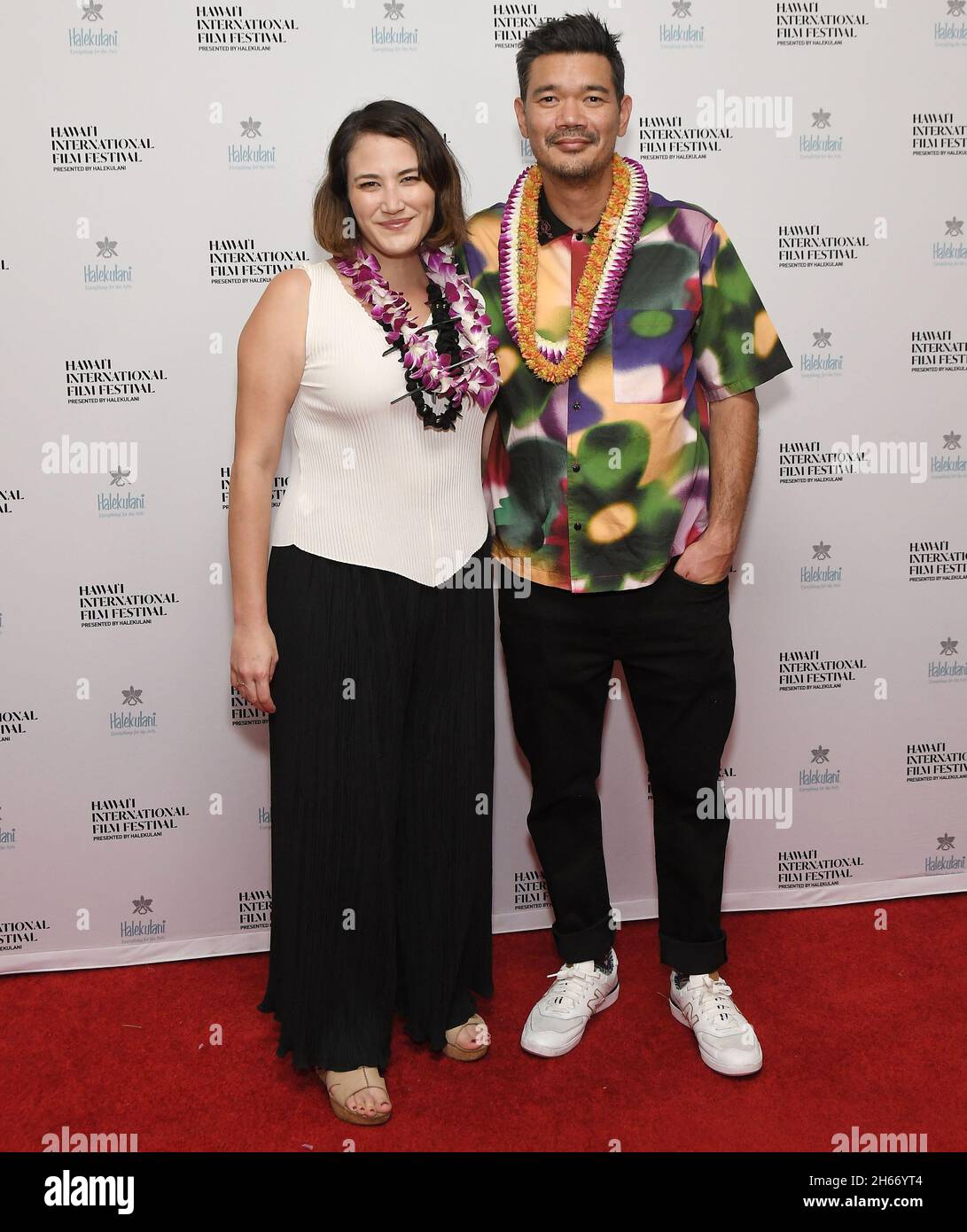 Los Angeles, USA. 12th Nov, 2021. (L-R) Susan Stanton and Destin Daniel ...