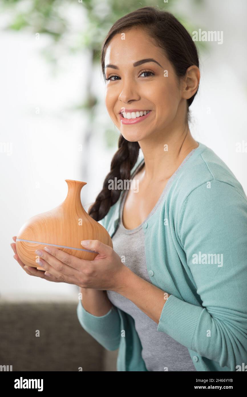 Woman oil essential 40 hi-res stock photography and images - Alamy