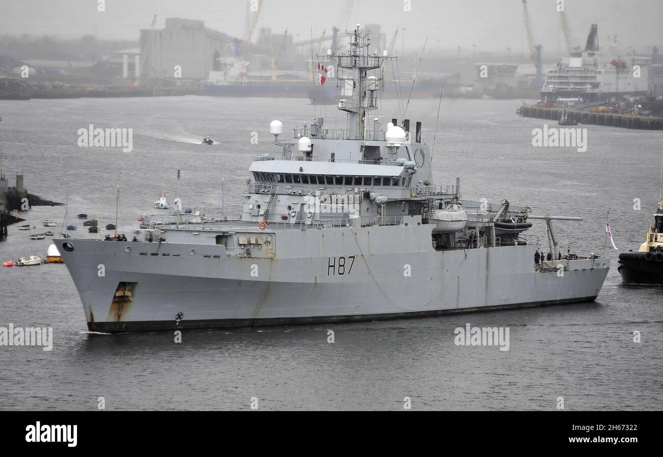 Holland class offshore patrol vessel hi-res stock photography and ...