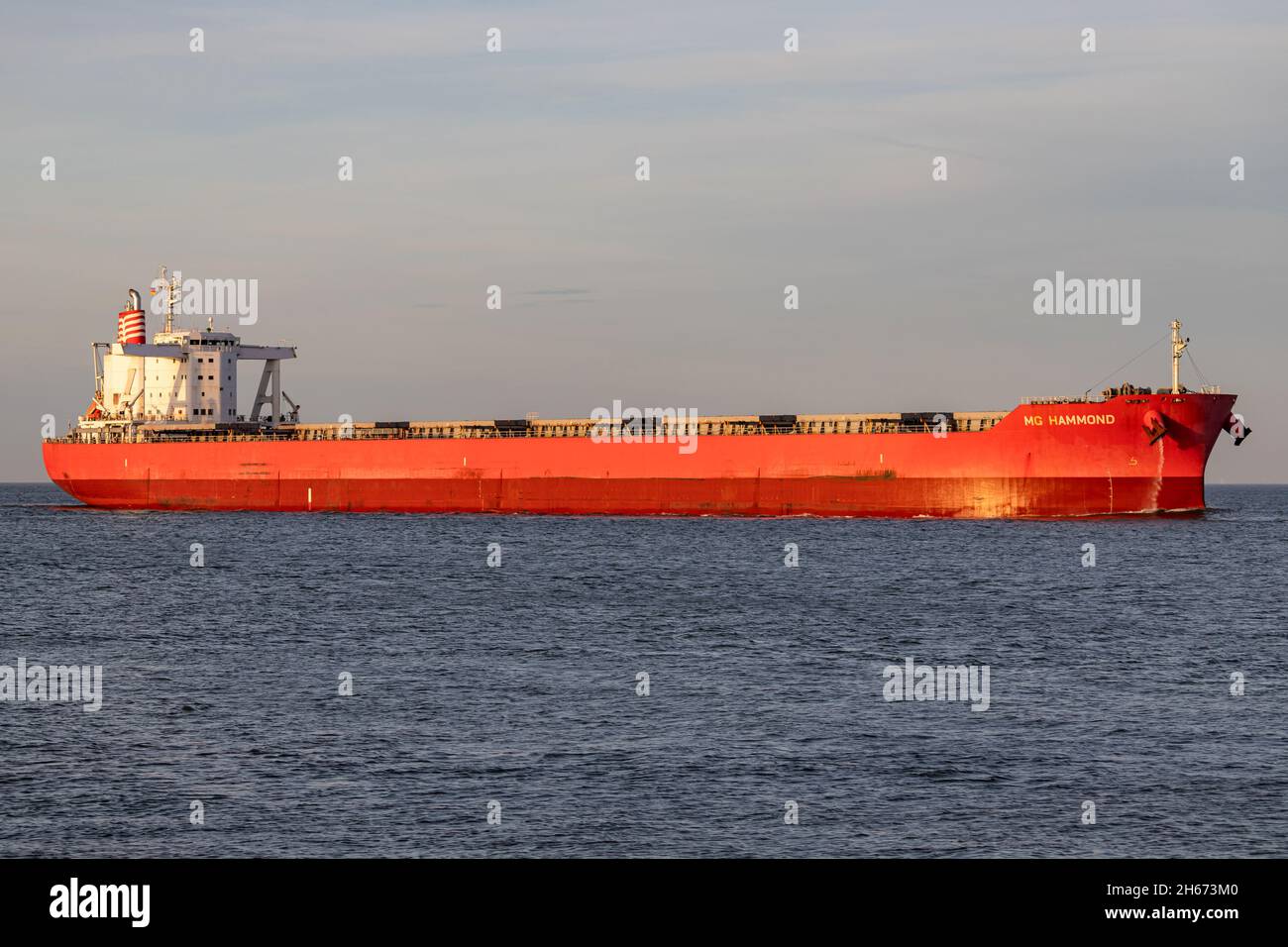 bulk carrier MG HAMMOND on the river Elbe Stock Photo - Alamy