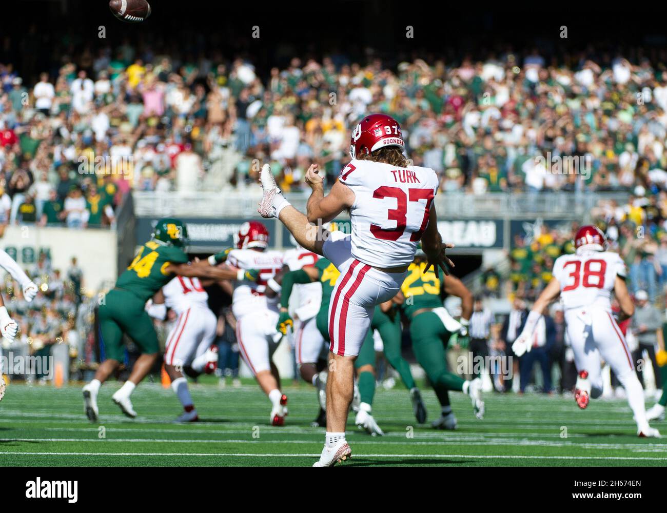 Waco, Texas, USA. 13th Nov, 2021. Oklahoma Sooners punter Michael Turk ...