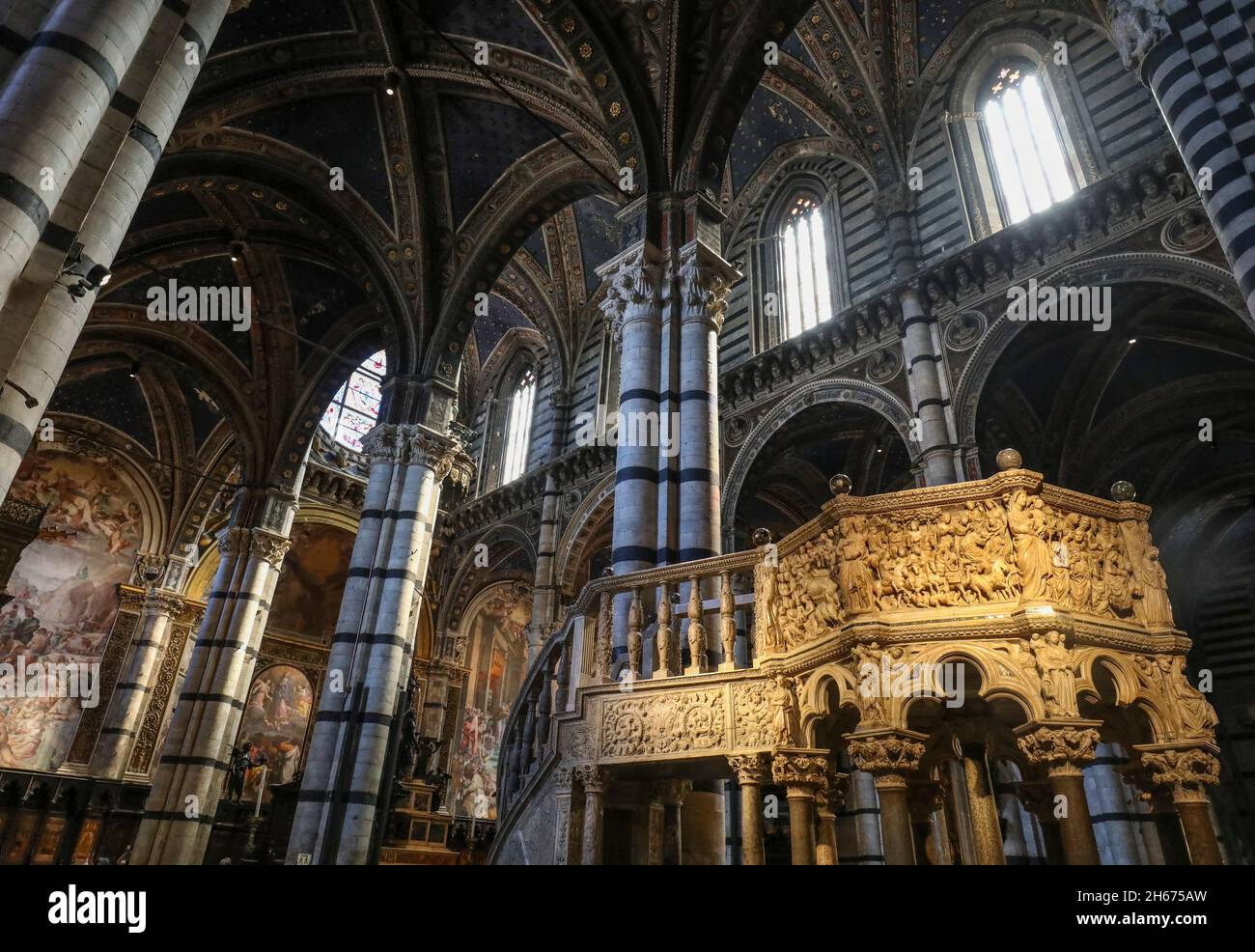 Siena cathedral pulpit hi-res stock photography and images - Alamy