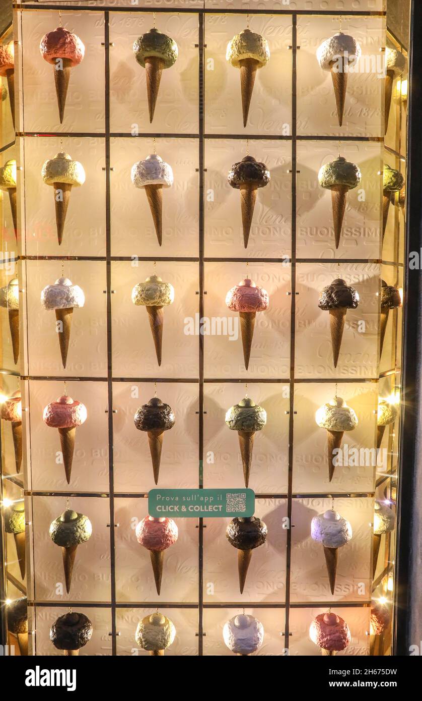 Cone parfum hi-res stock photography and images - Alamy