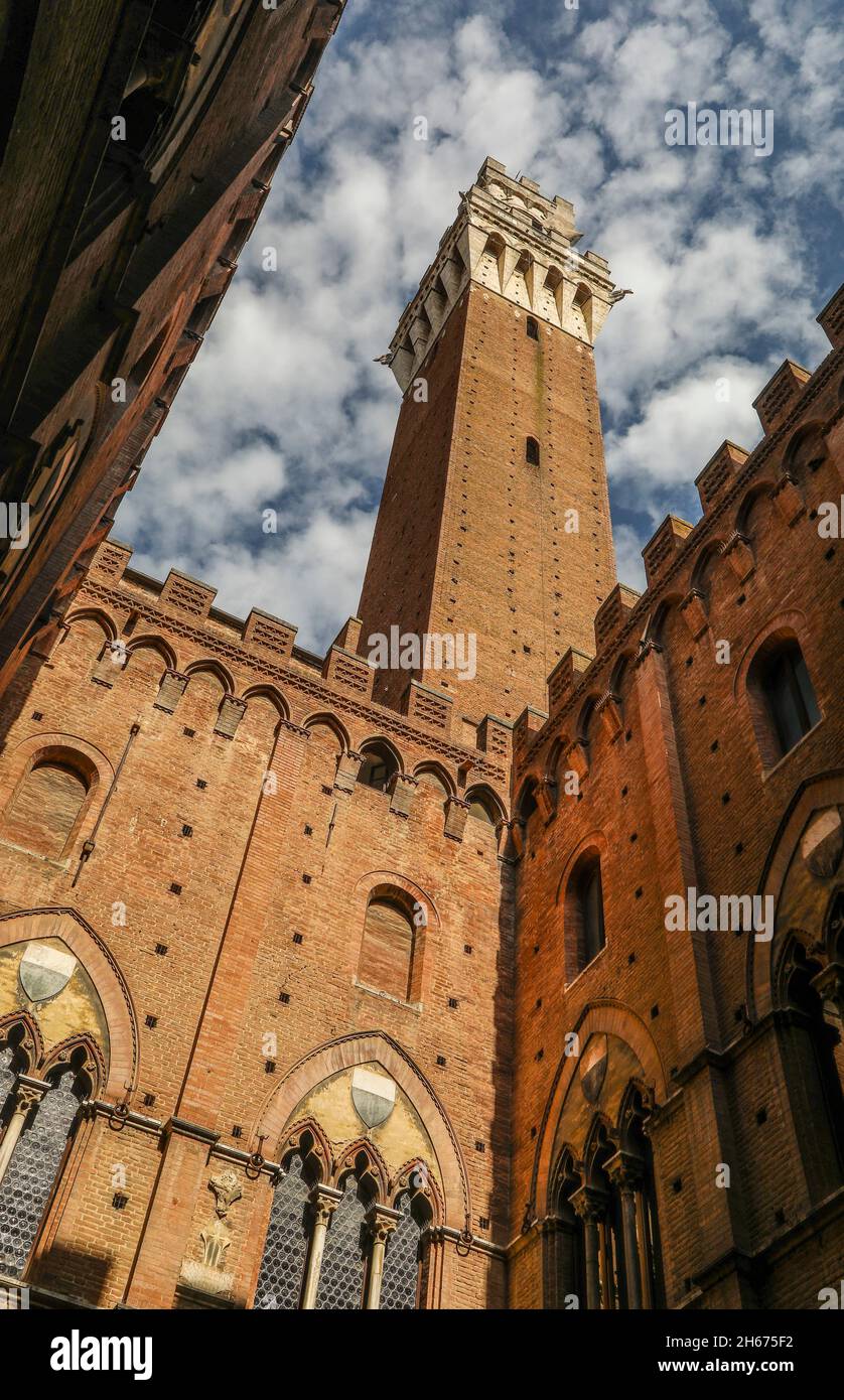 Secular architecture hi-res stock photography and images - Alamy