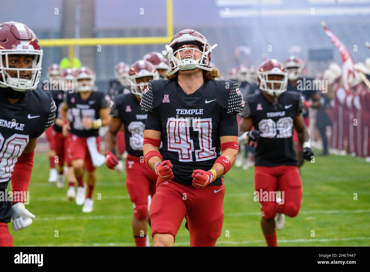 Temple owls football hi-res stock photography and images - Alamy