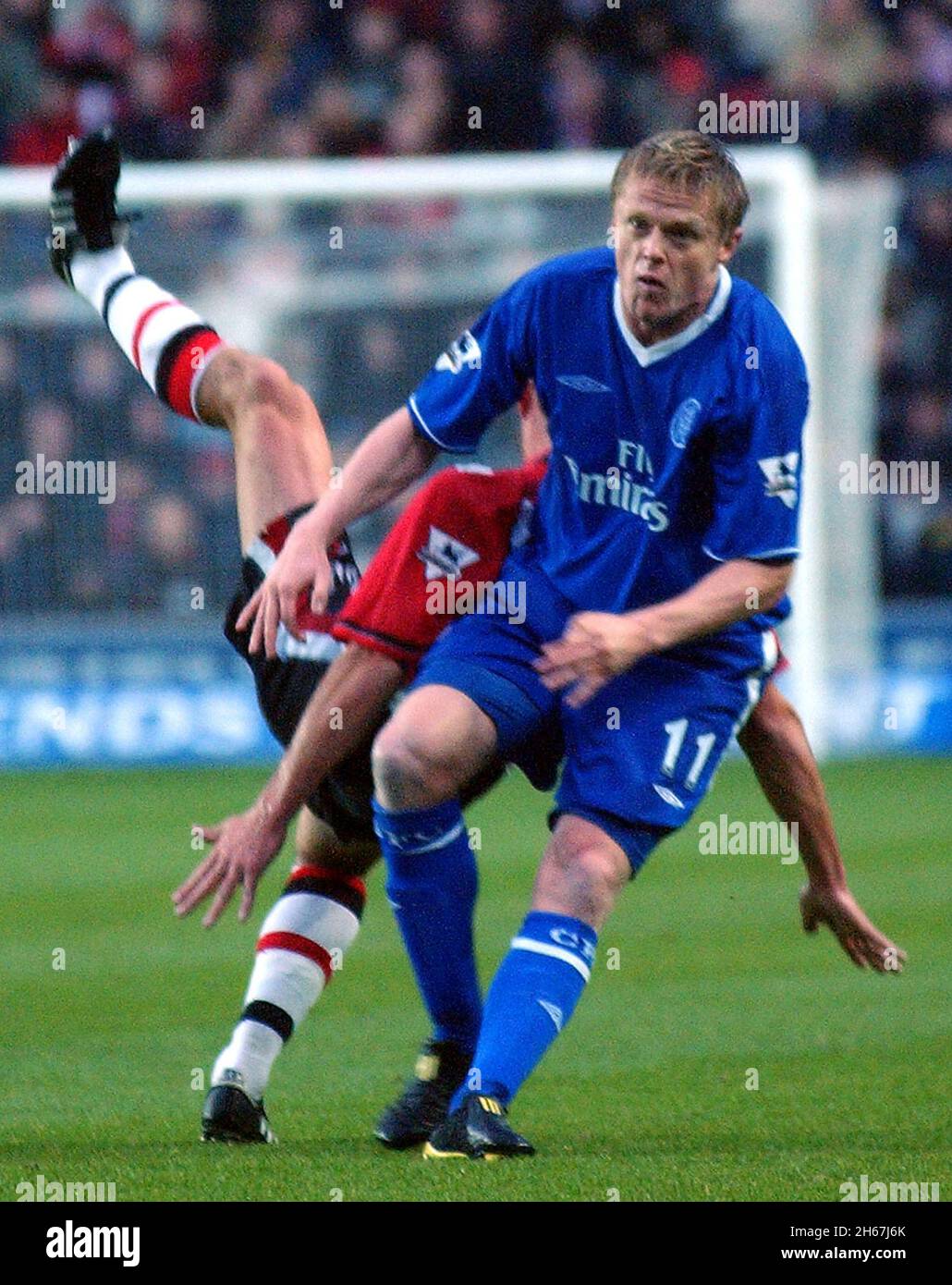 southampton v chelsea. 22-11-03 damian duff gets paul telfer in a ...