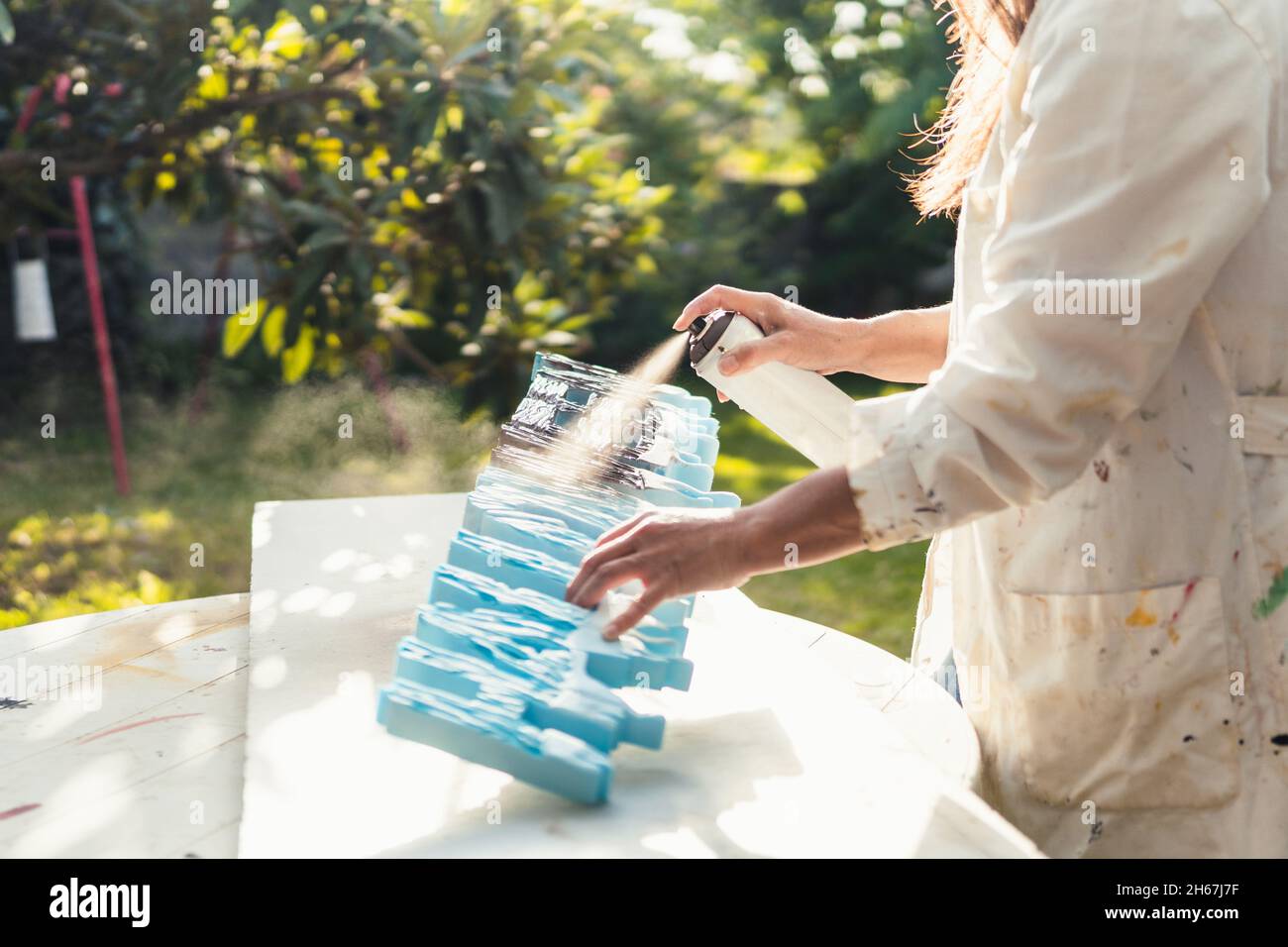 Woman spray paint hi-res stock photography and images - Alamy