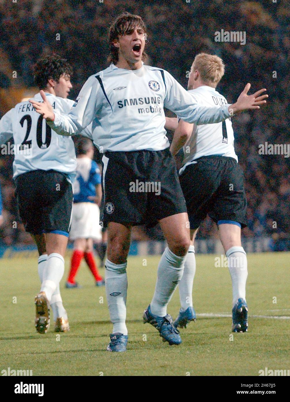 PORTSMOUTH V CHELSEA HERNAN CRESPO CELEBRATES CHELSEA'S FIRST GOAL PIC ...