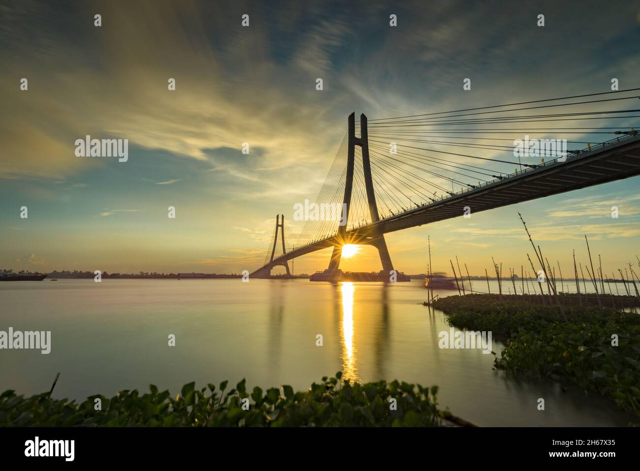 Sunset at Vam Cong bridge on the Mekong river Stock Photo - Alamy