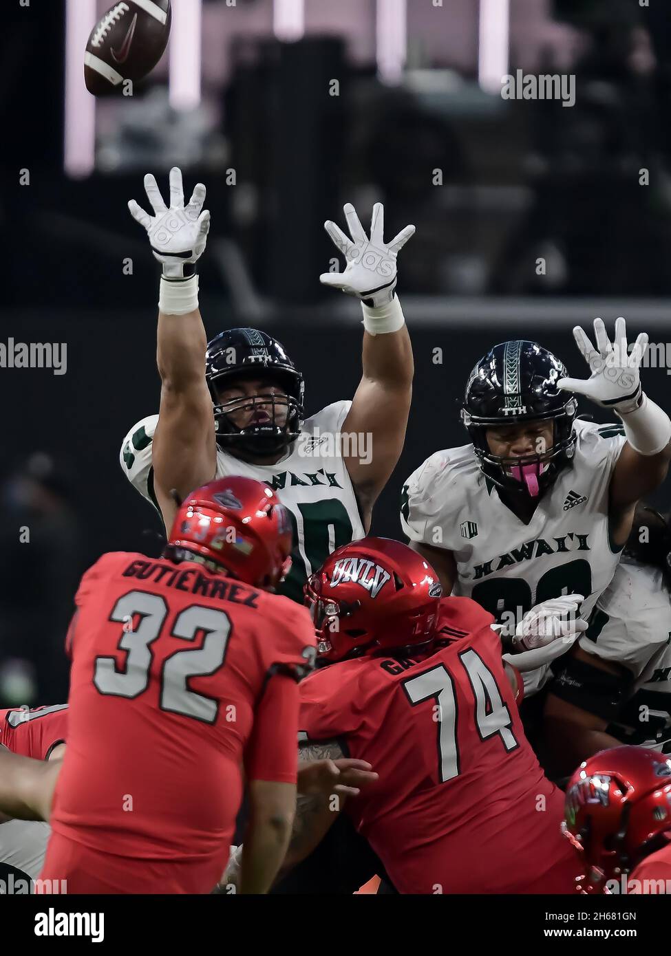 Las Vegas, Nevada, USA. 13th Nov, 2021. Hawaii Warriors defensive ...