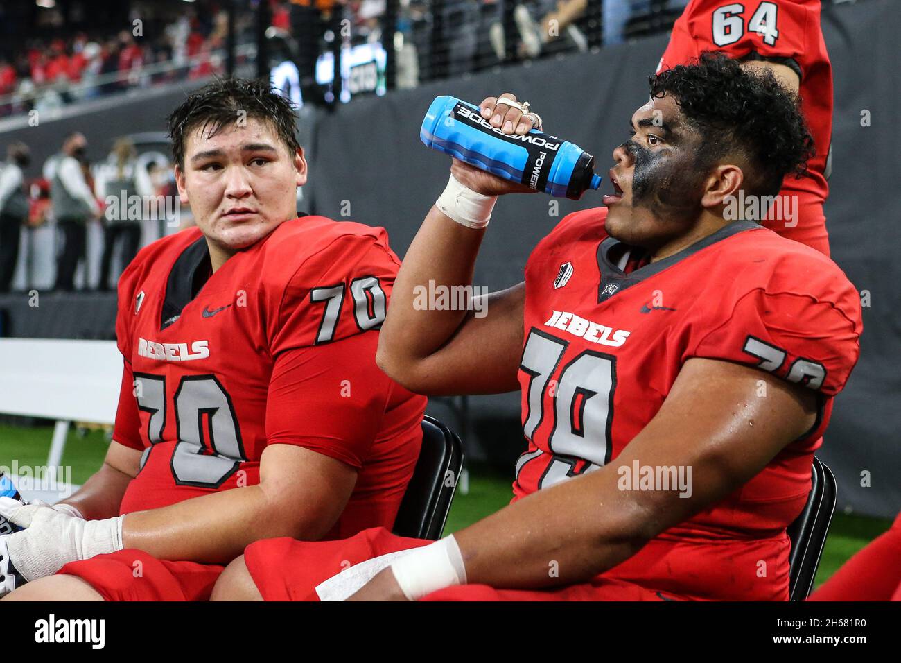 November 13, 2021: UNLV Rebels offensive lineman Tiger Shanks (70) and ...