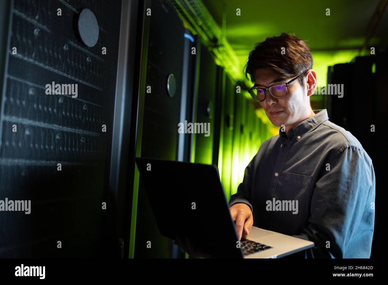 Engineer asian hi-res stock photography and images - Alamy