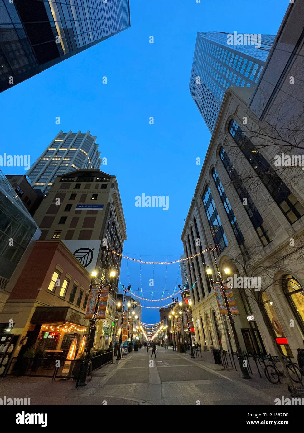 Sculpture calgary stephen avenue hi-res stock photography and images ...