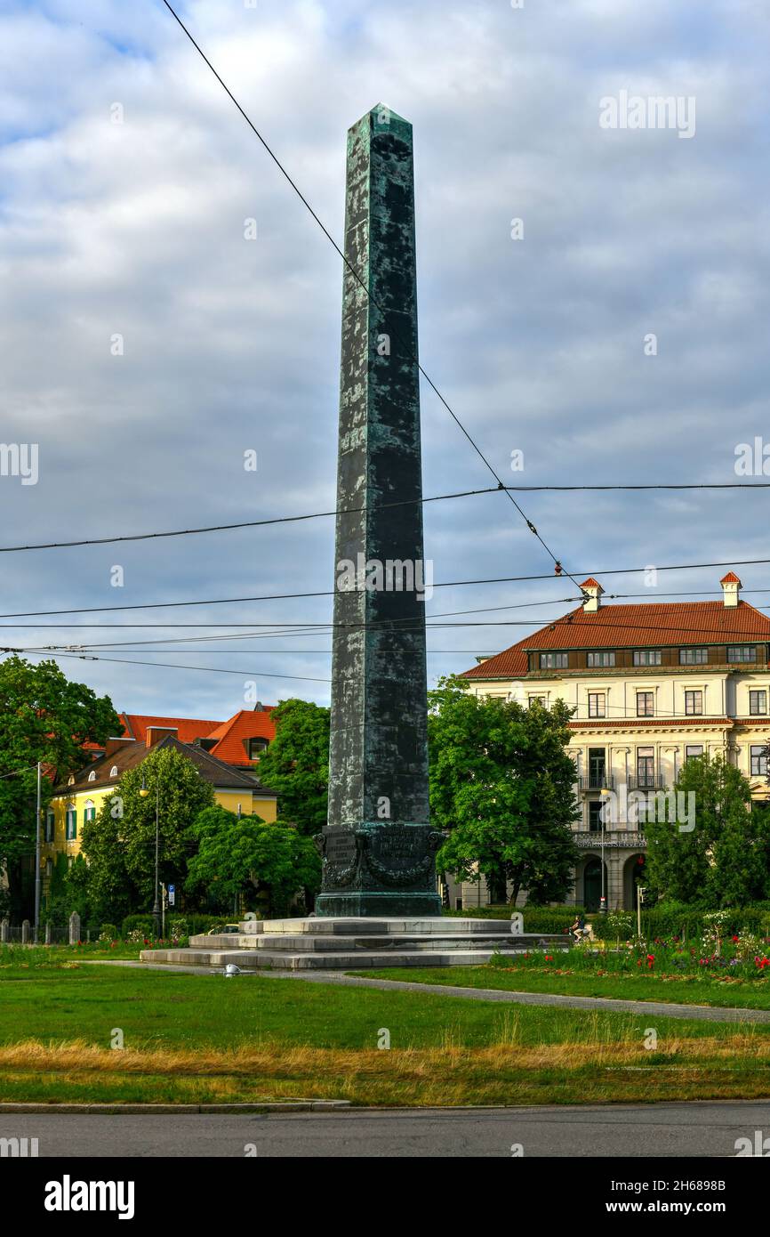 Pyramid shaped pedestals hi-res stock photography and images - Alamy
