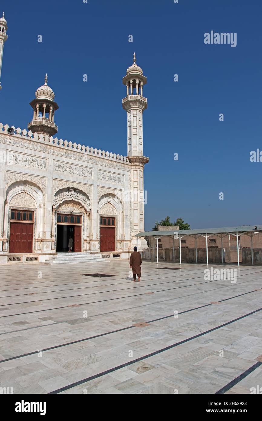 Al-Sadiq Mosque in Bahawalpur, Punjab province, Pakistan Stock Photo ...