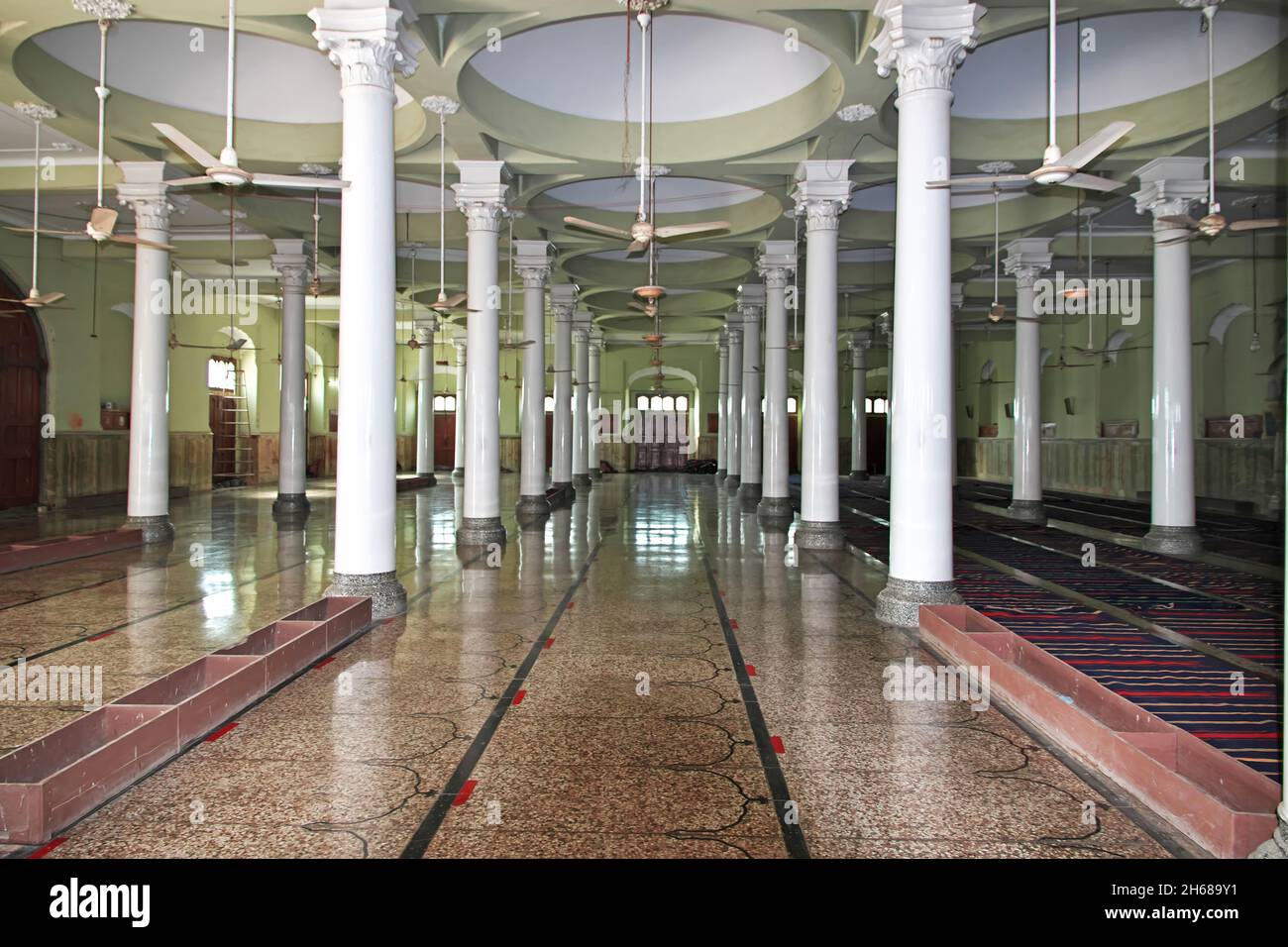 Al-Sadiq Mosque in Bahawalpur, Punjab province, Pakistan Stock Photo ...