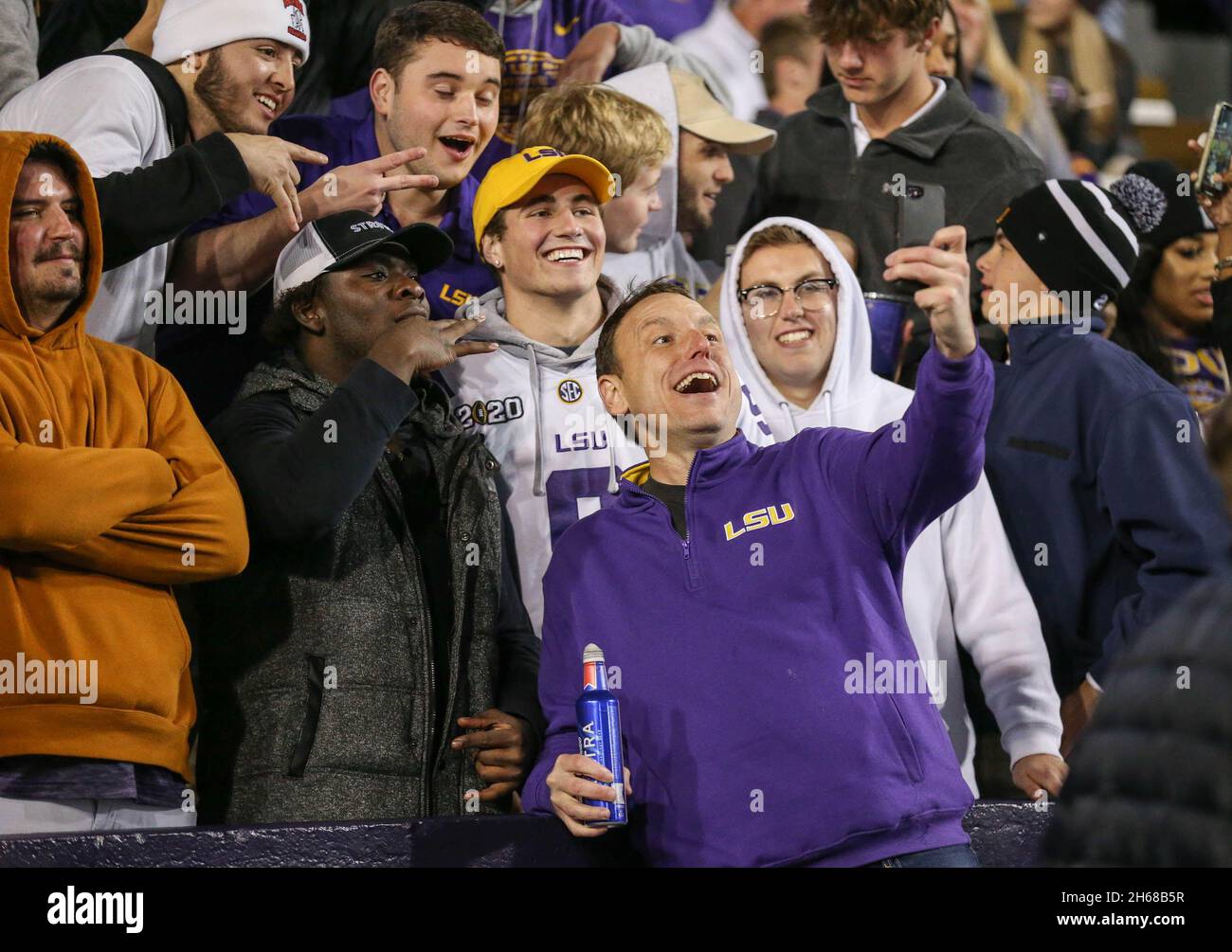 Baton Rouge, LA, USA. 13th Nov, 2021. American competitive eater Joey Chestnut takes pictures ...