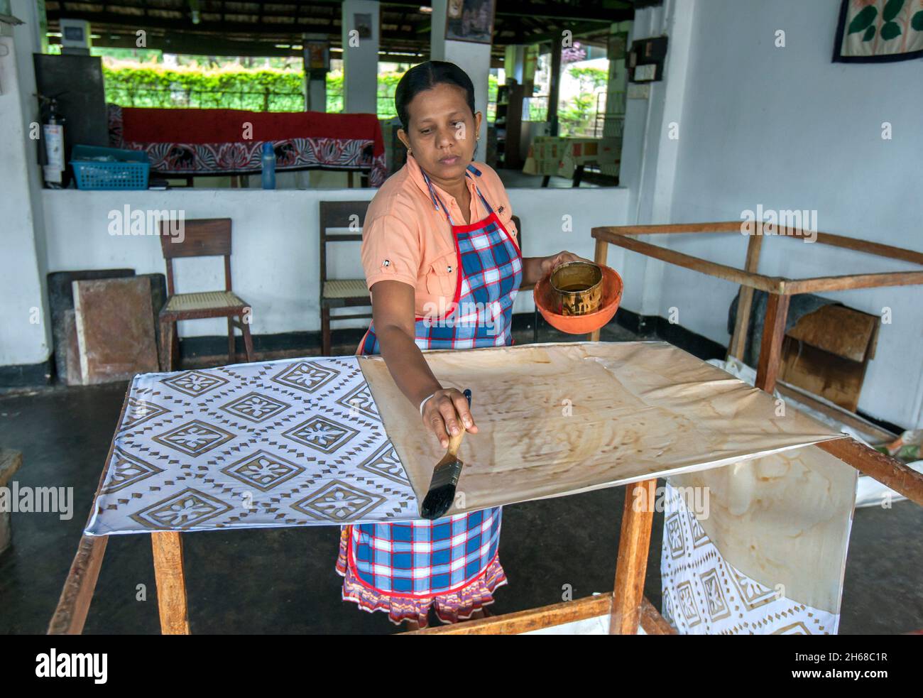 Batik sri lanka hi-res stock photography and images - Alamy