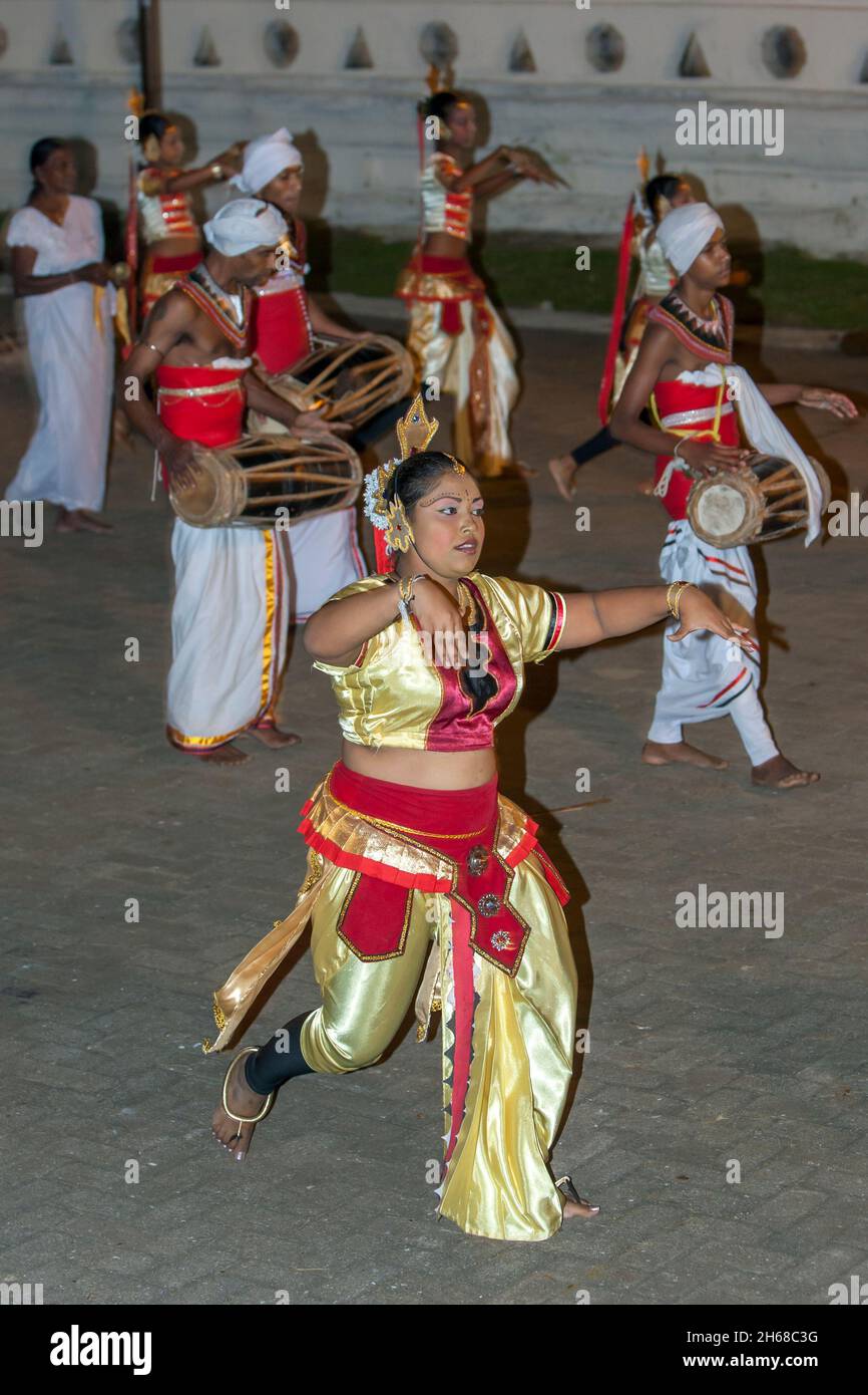 Esala perahera dancers hi-res stock photography and images - Alamy