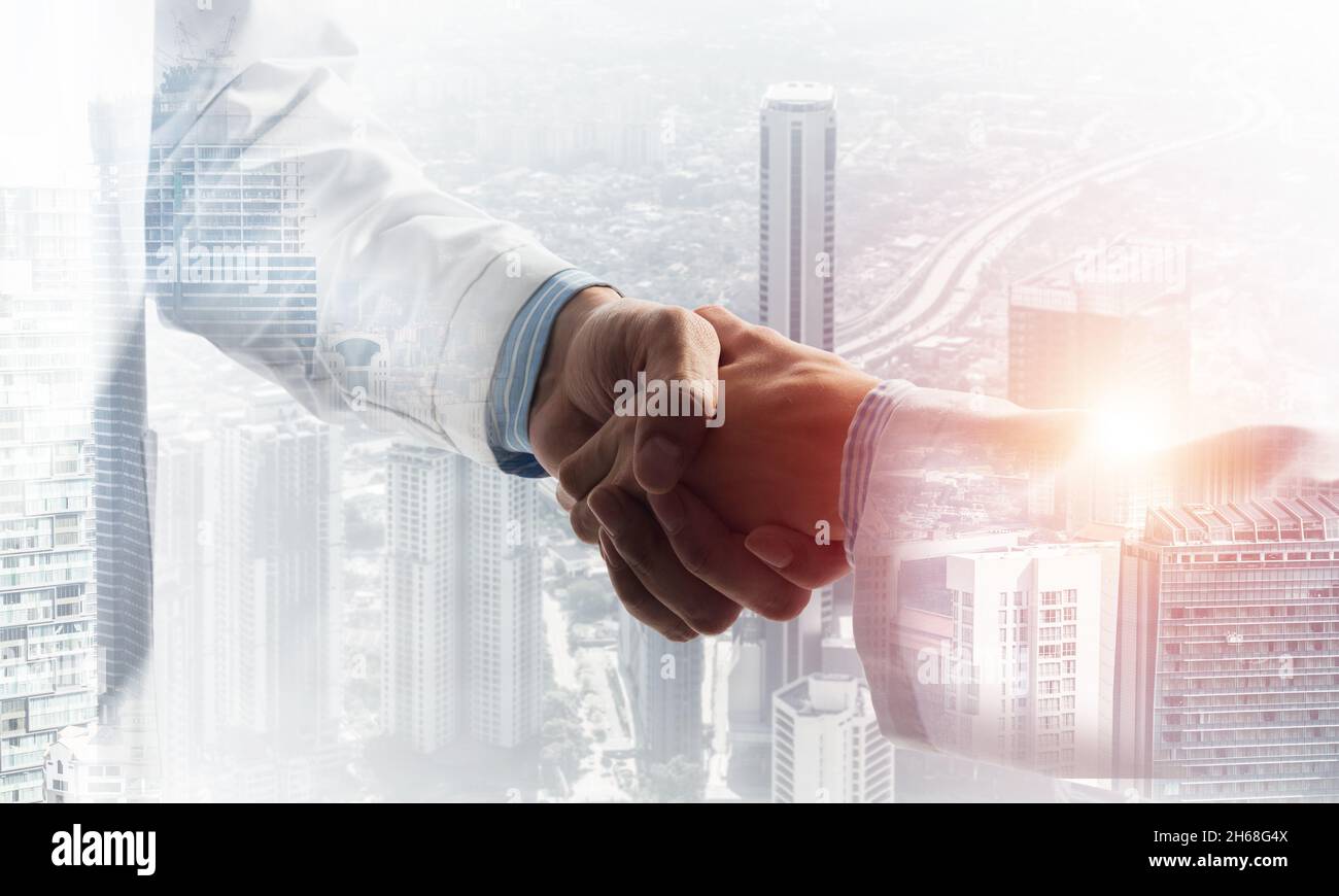 Handshake between nurse doctor hi-res stock photography and images - Alamy