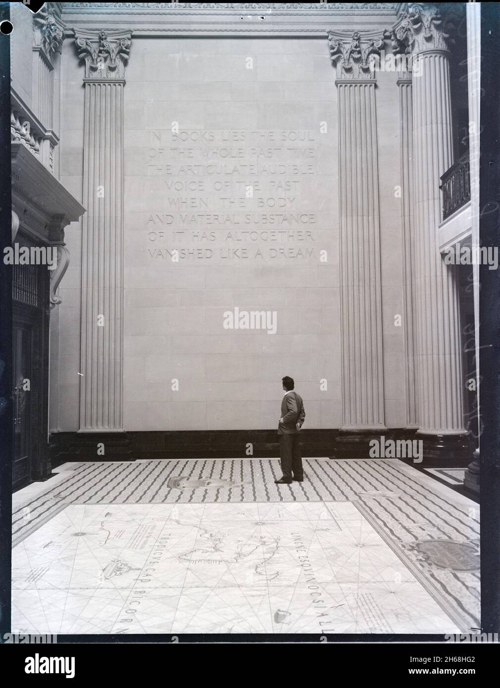 Animal magazines hi-res stock photography and images - Alamy