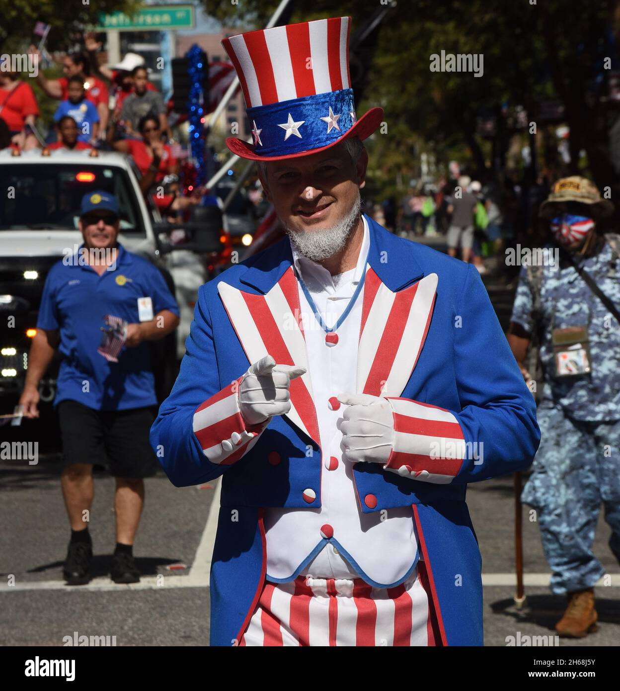 Man dressed as uncle sam hi-res stock photography and images - Alamy