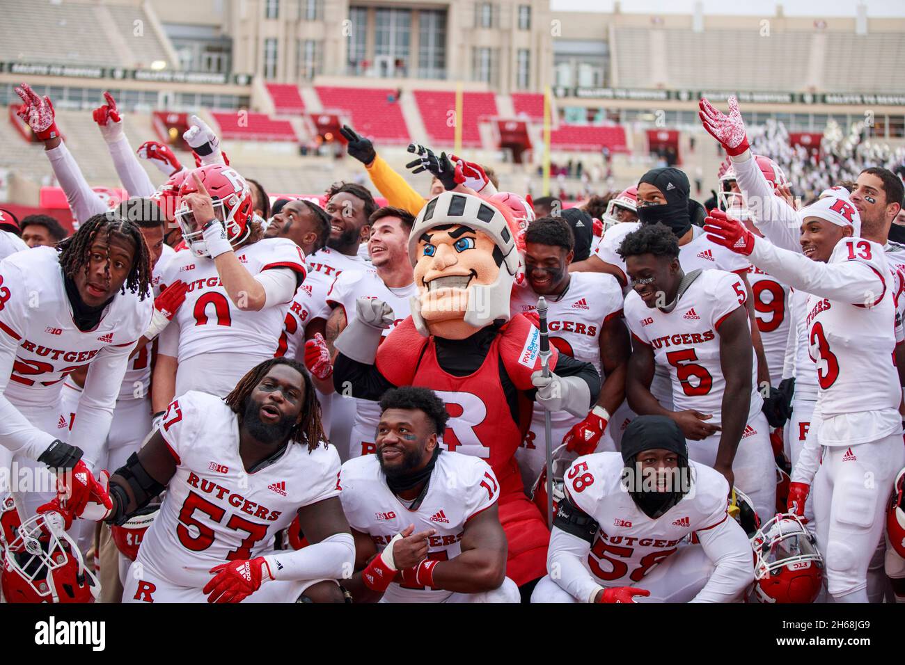 Scarlett knights hi-res stock photography and images - Alamy