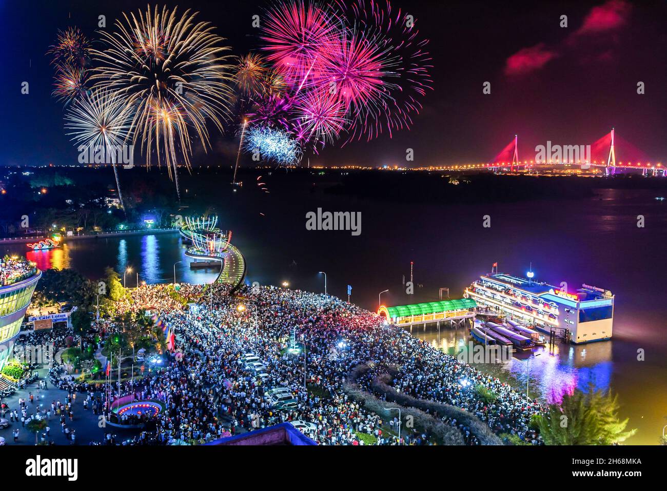New Year's Lunar fireworks to welcome the new year in Can Tho Stock ...
