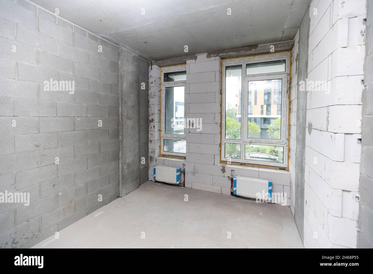 Apartment interior without finishing. apartment without renovation in a ...