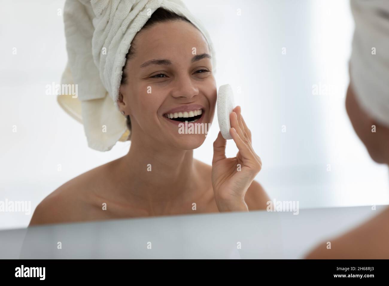 Exfoliate face hi-res stock photography and images - Alamy