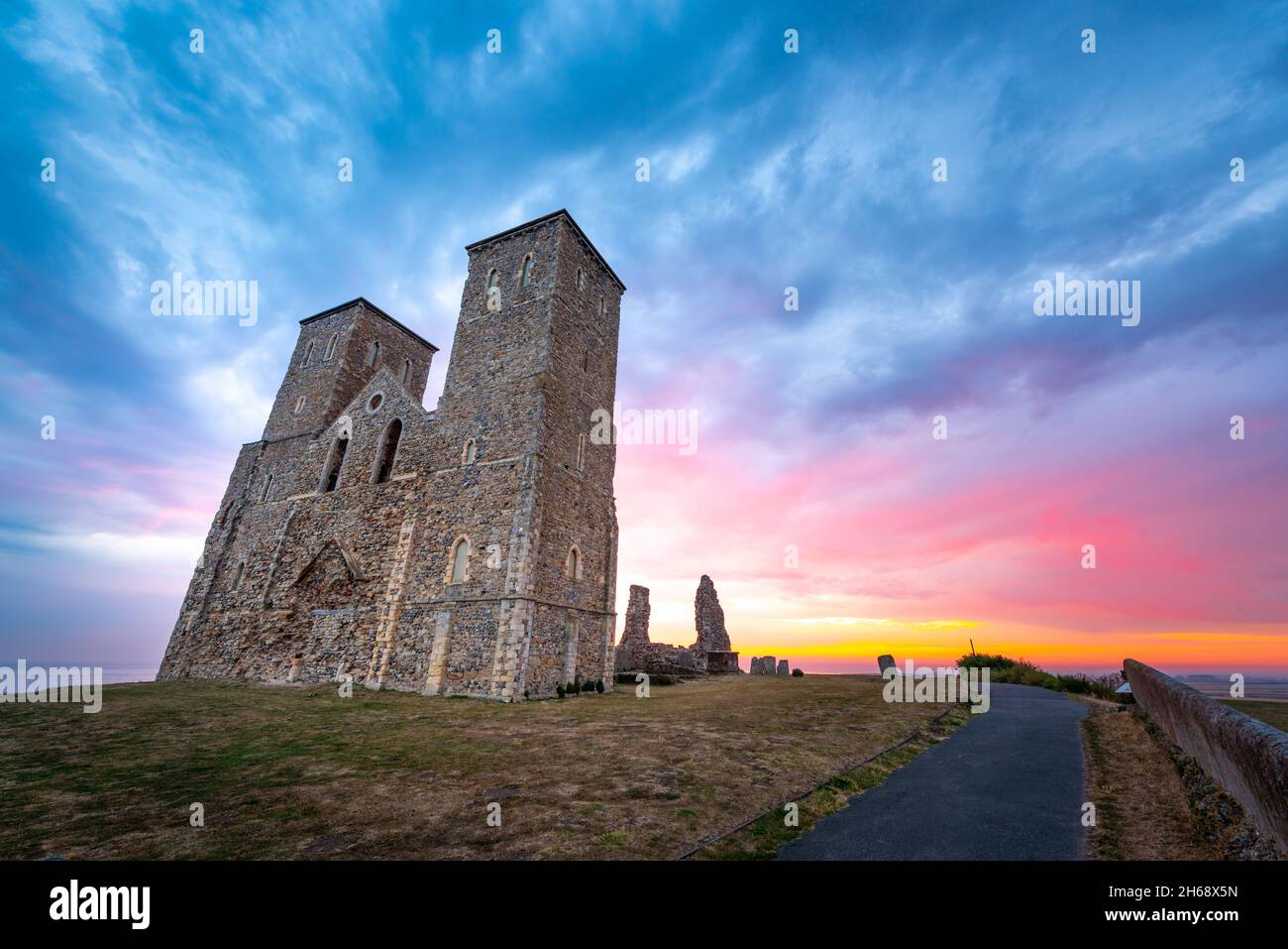 Sunrise at Reculver Castle in Kent Stock Photo - Alamy