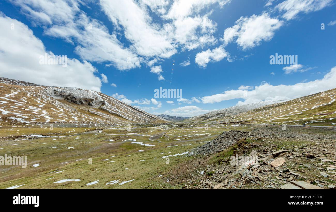 G318 highway hi-res stock photography and images - Alamy