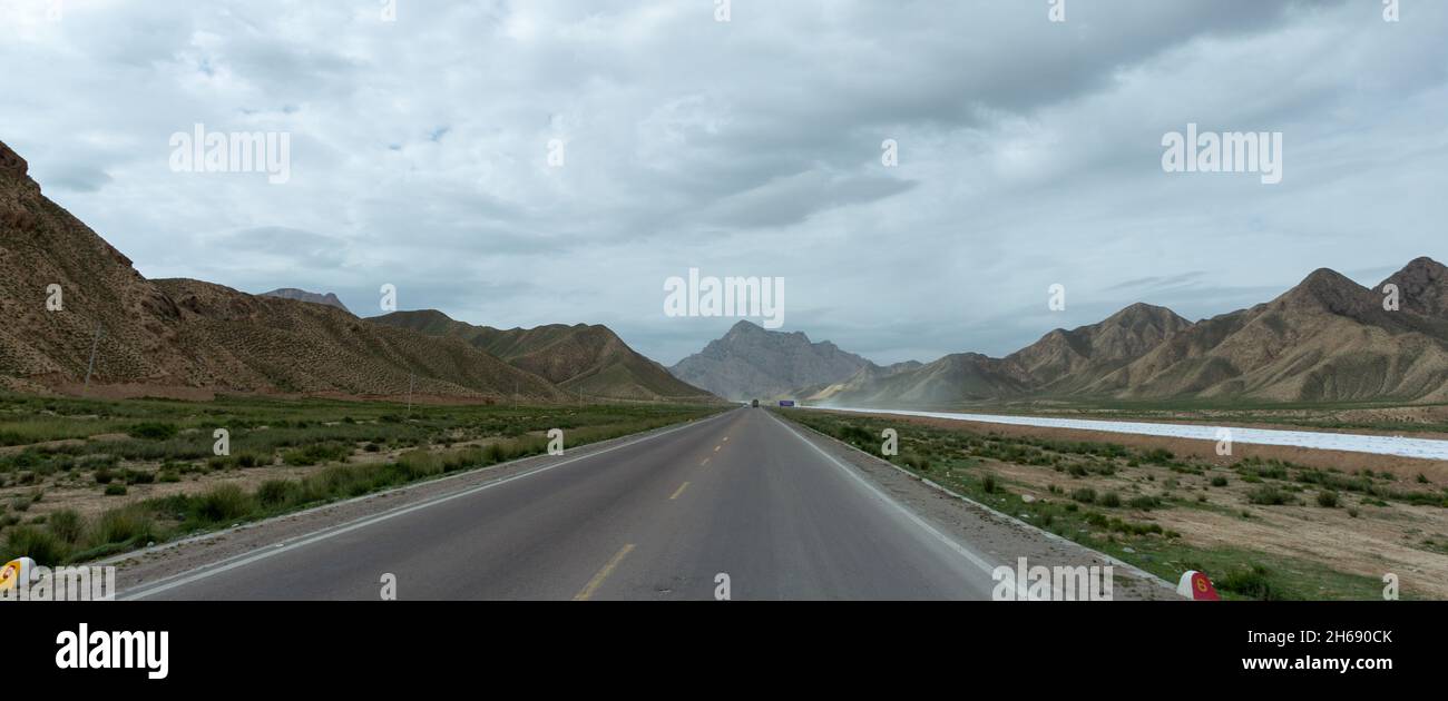 G318 highway hi-res stock photography and images - Alamy