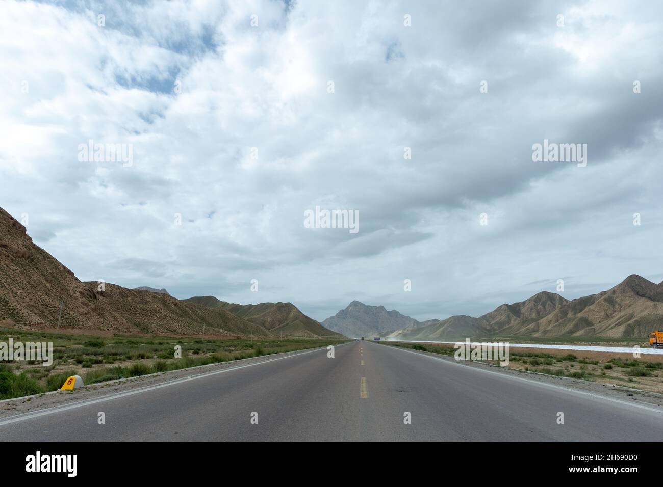 G318 highway hi-res stock photography and images - Alamy