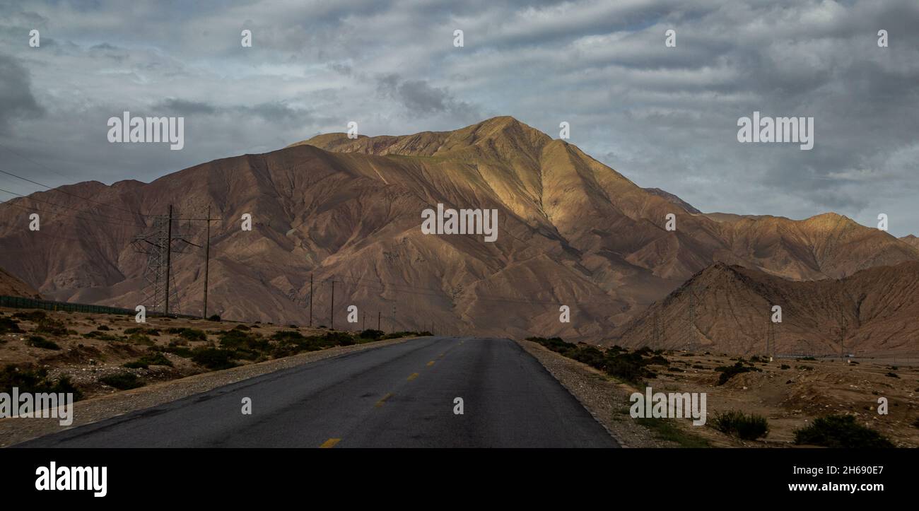 G318 highway hi-res stock photography and images - Alamy