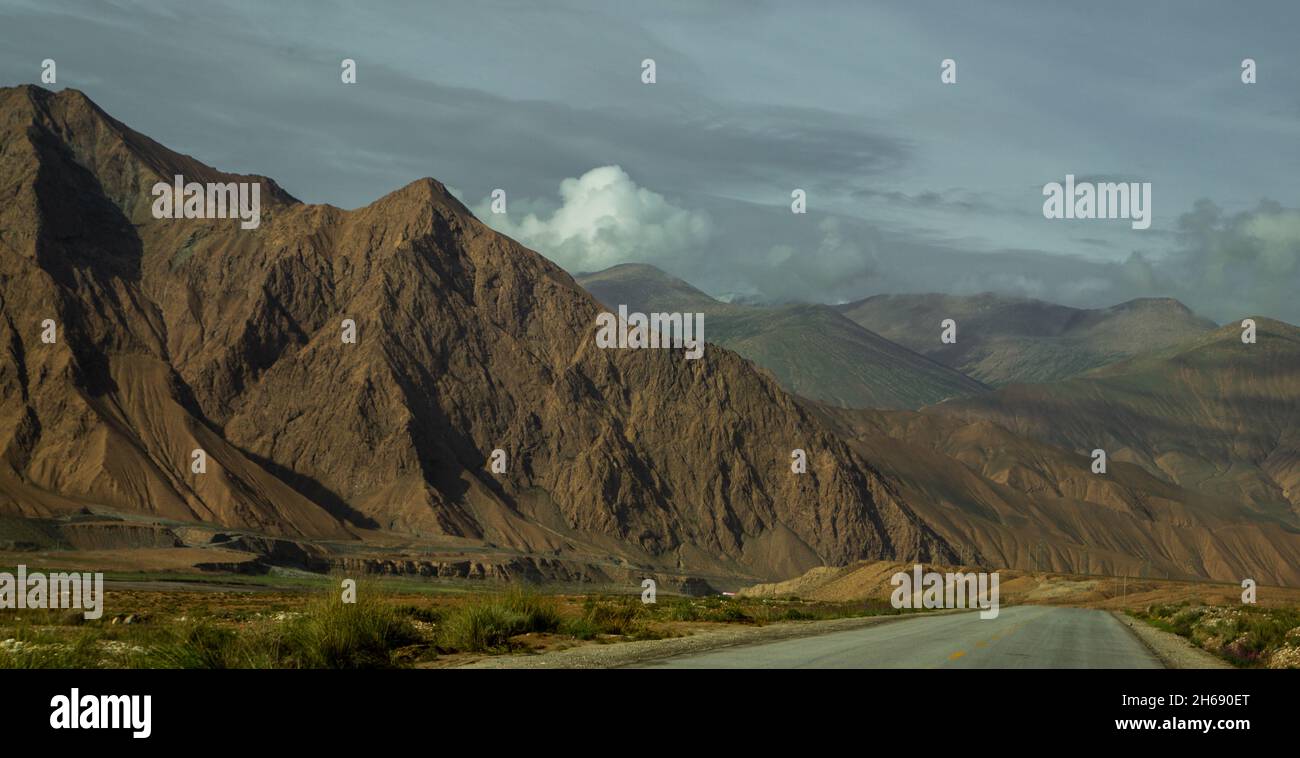 G318 highway hi-res stock photography and images - Alamy
