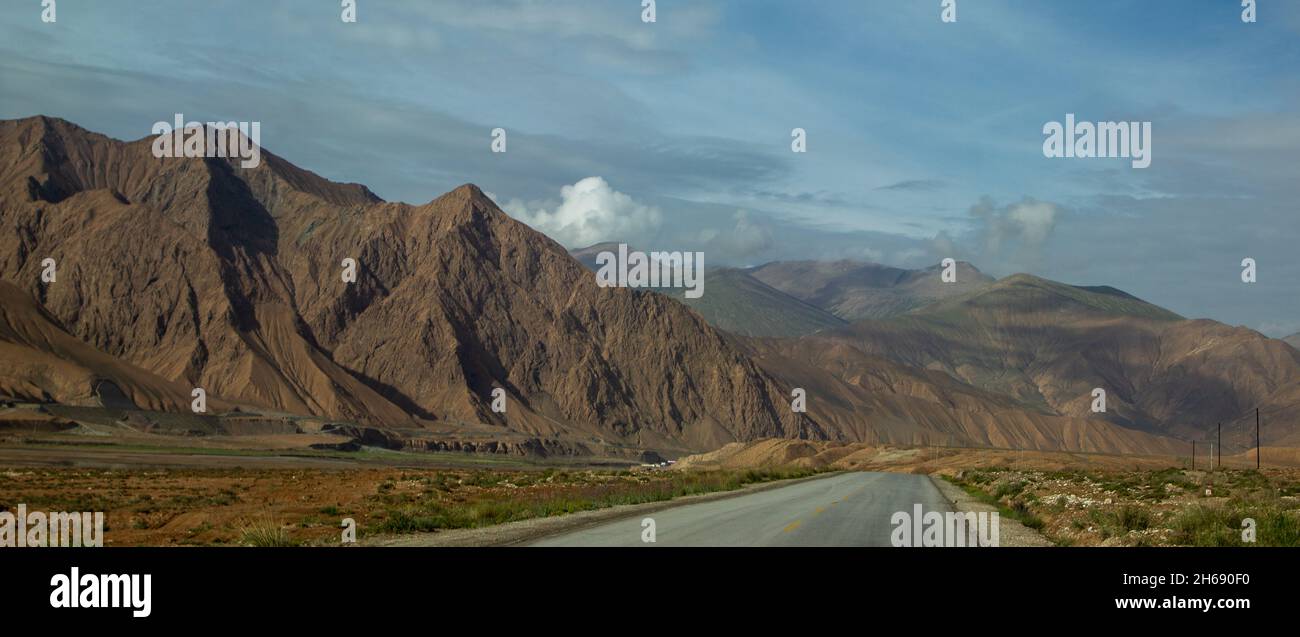 G318 highway hi-res stock photography and images - Alamy