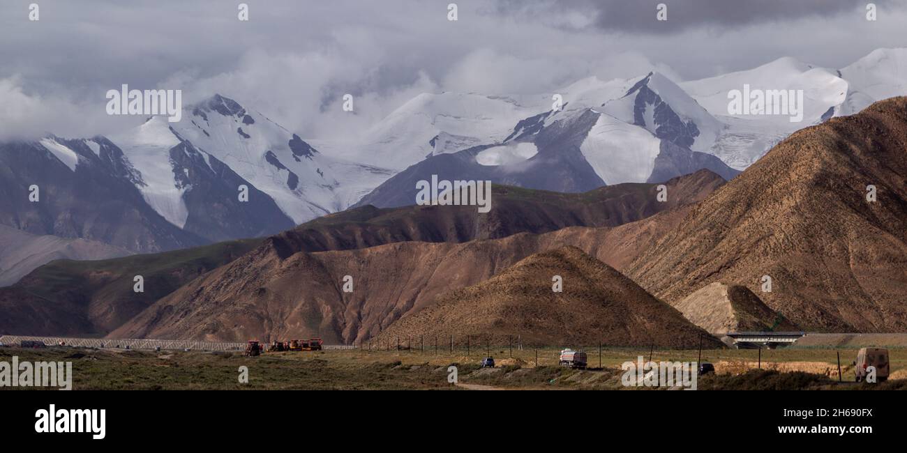 G318 highway hi-res stock photography and images - Alamy