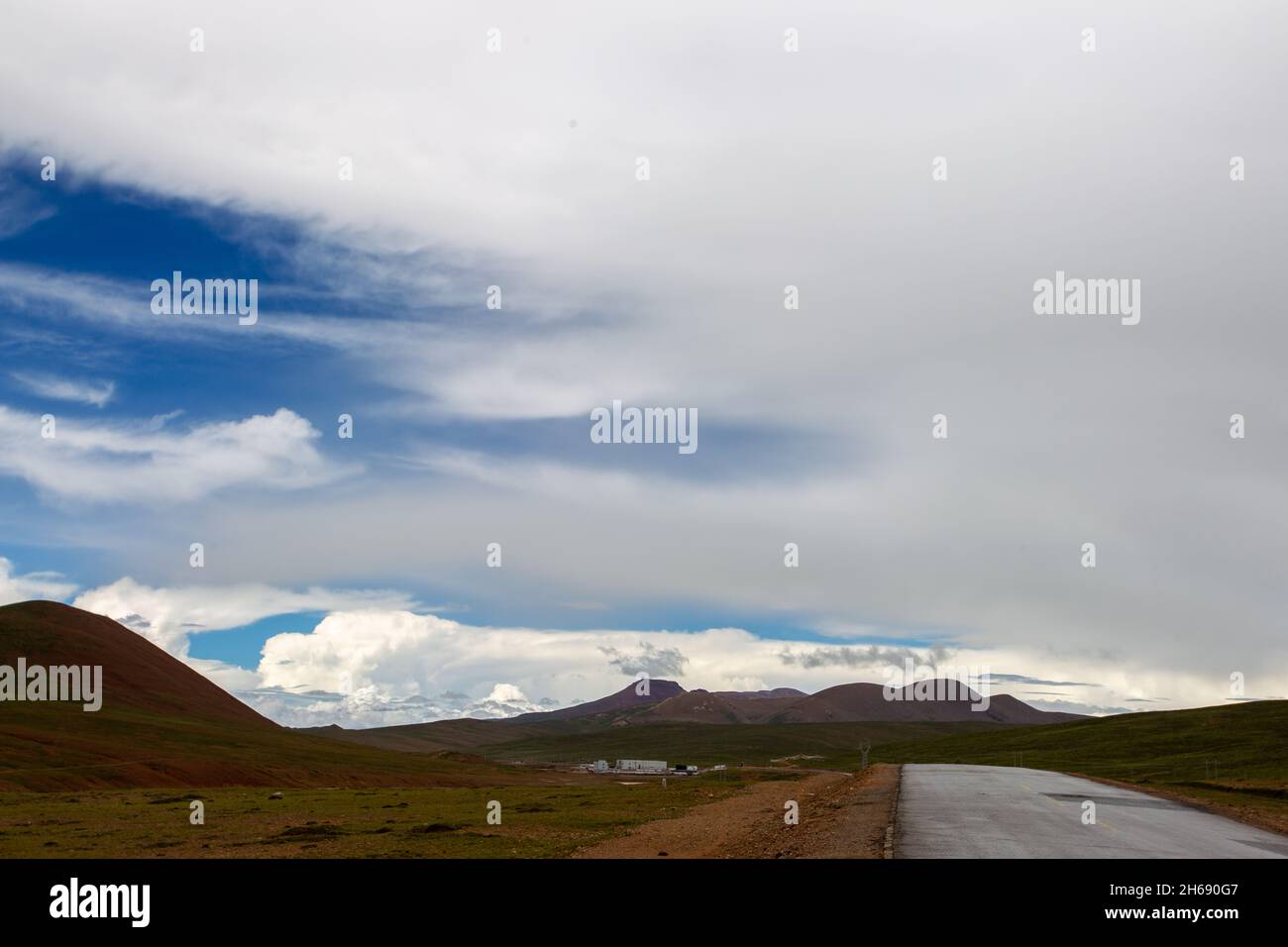G318 highway hi-res stock photography and images - Alamy