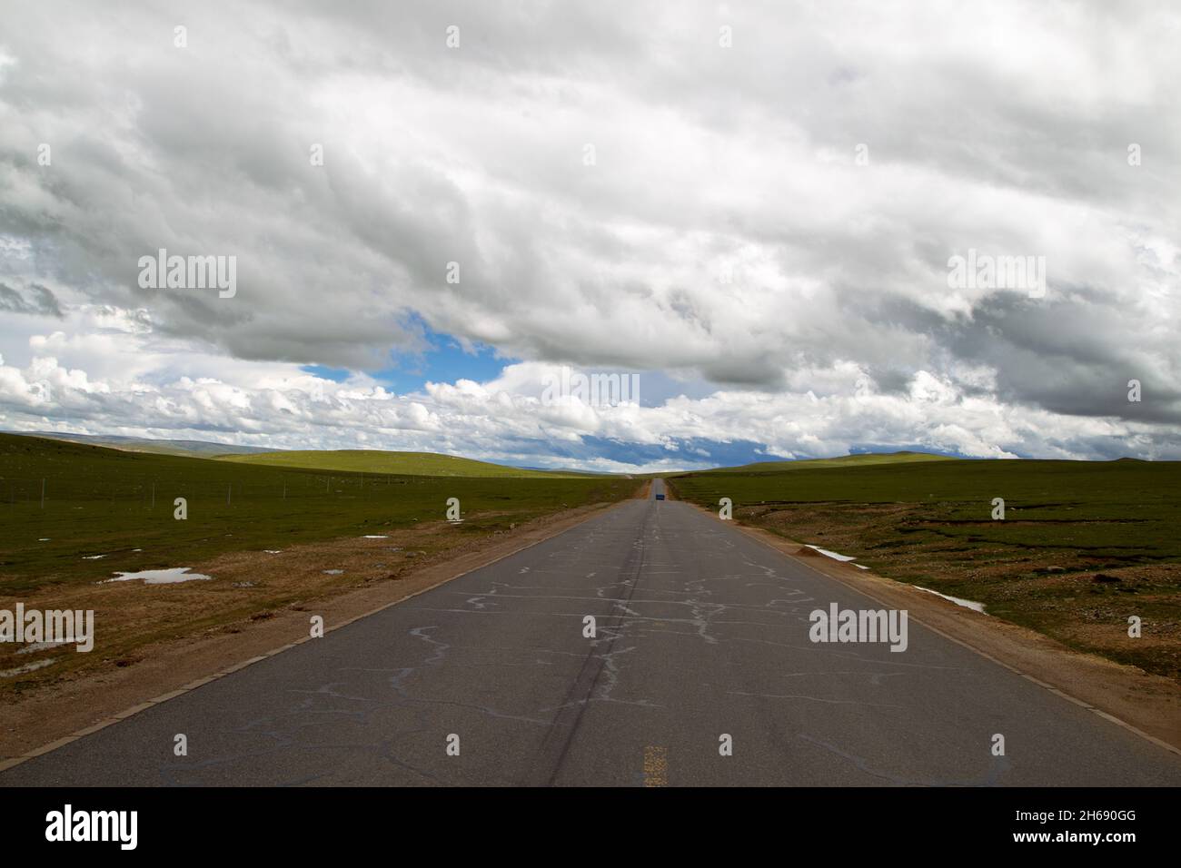 G318 highway hi-res stock photography and images - Alamy