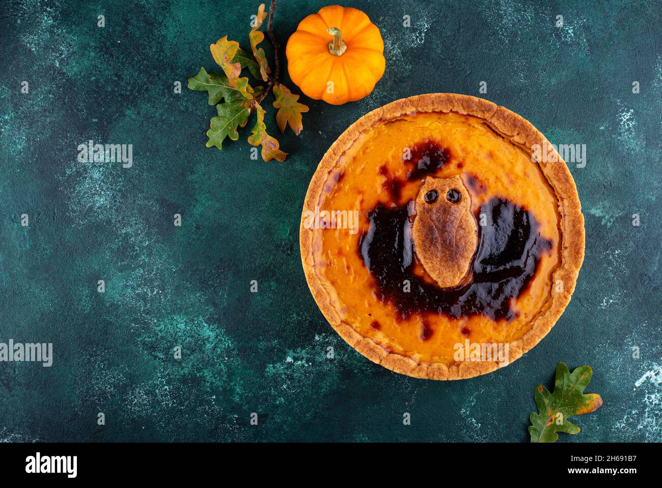 Pumpkin pie, traditional autumn food Stock Photo - Alamy