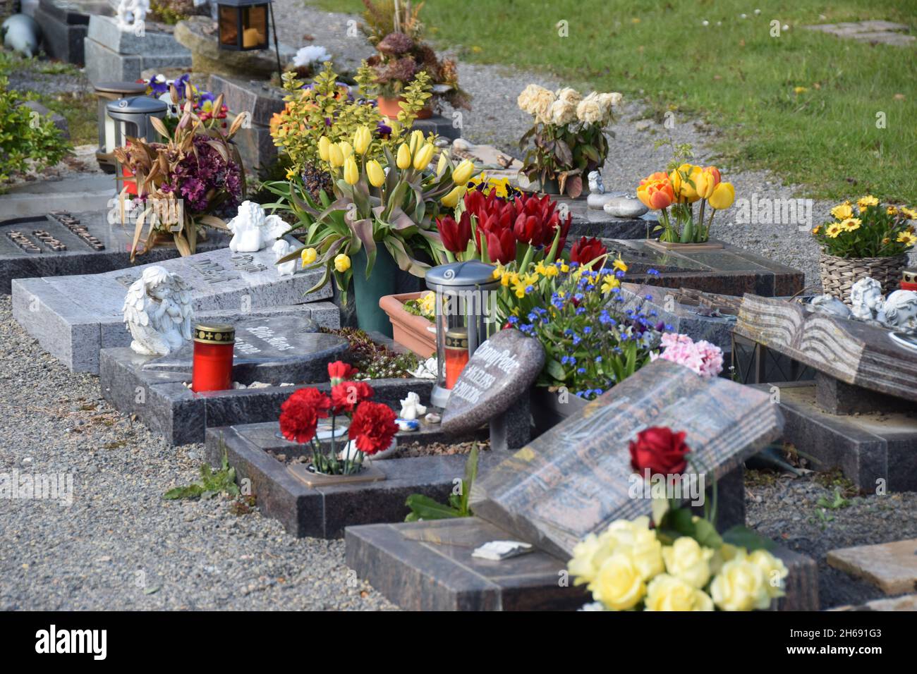 Cemetery graves lower saxony hi-res stock photography and images - Alamy