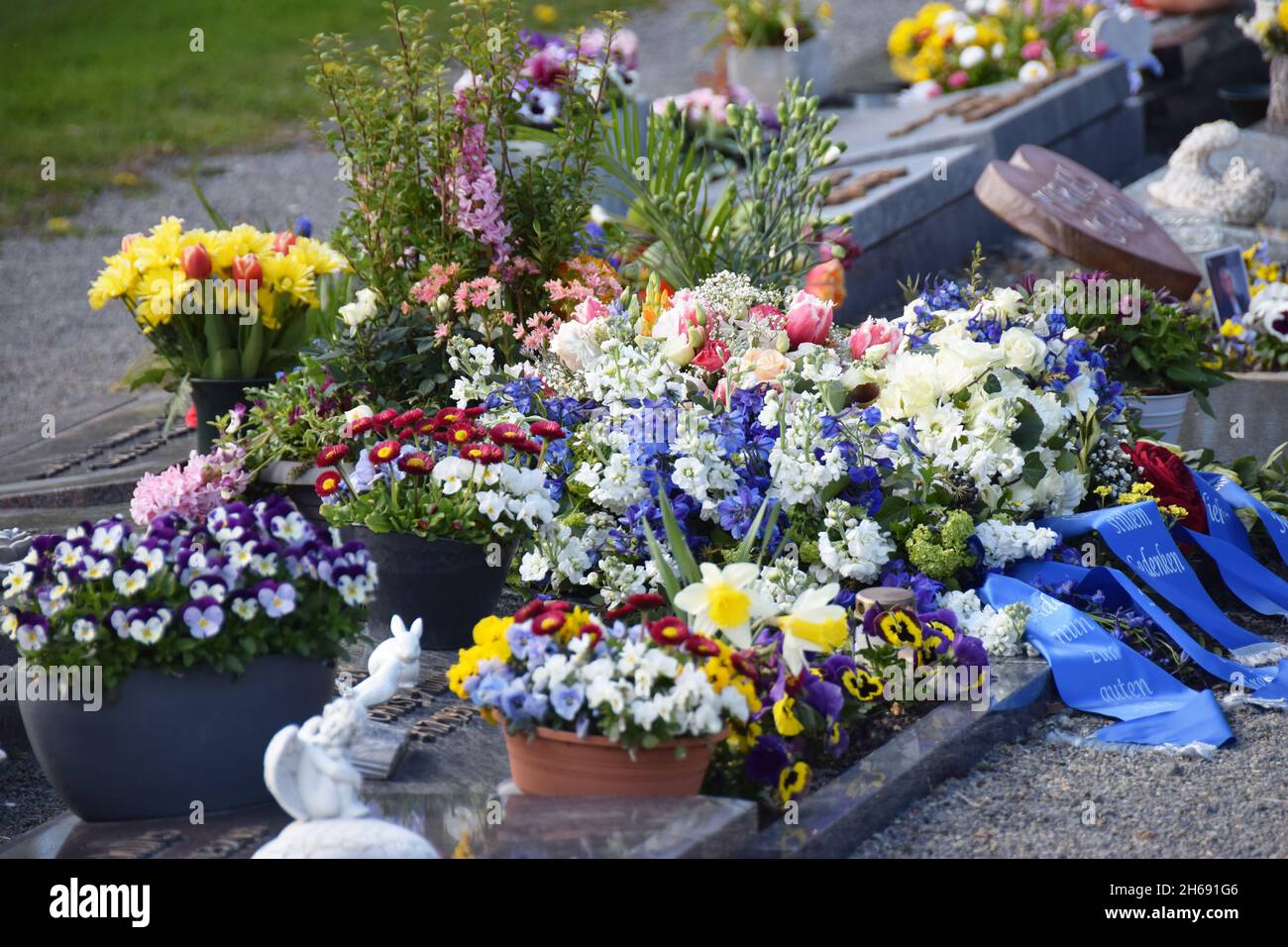 Floral tombs hi-res stock photography and images - Alamy