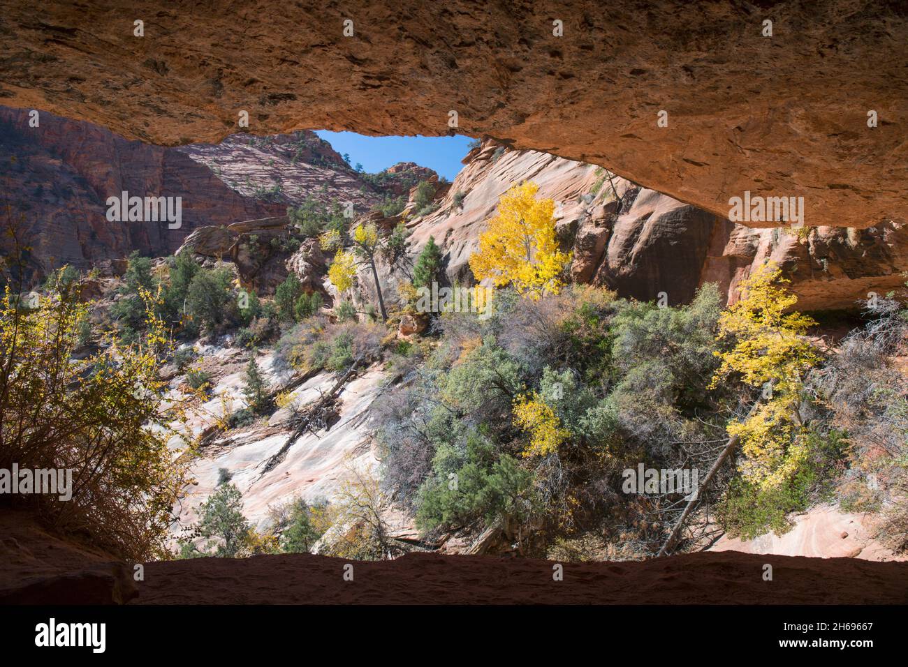 Cliffside hiking trail hi-res stock photography and images - Alamy