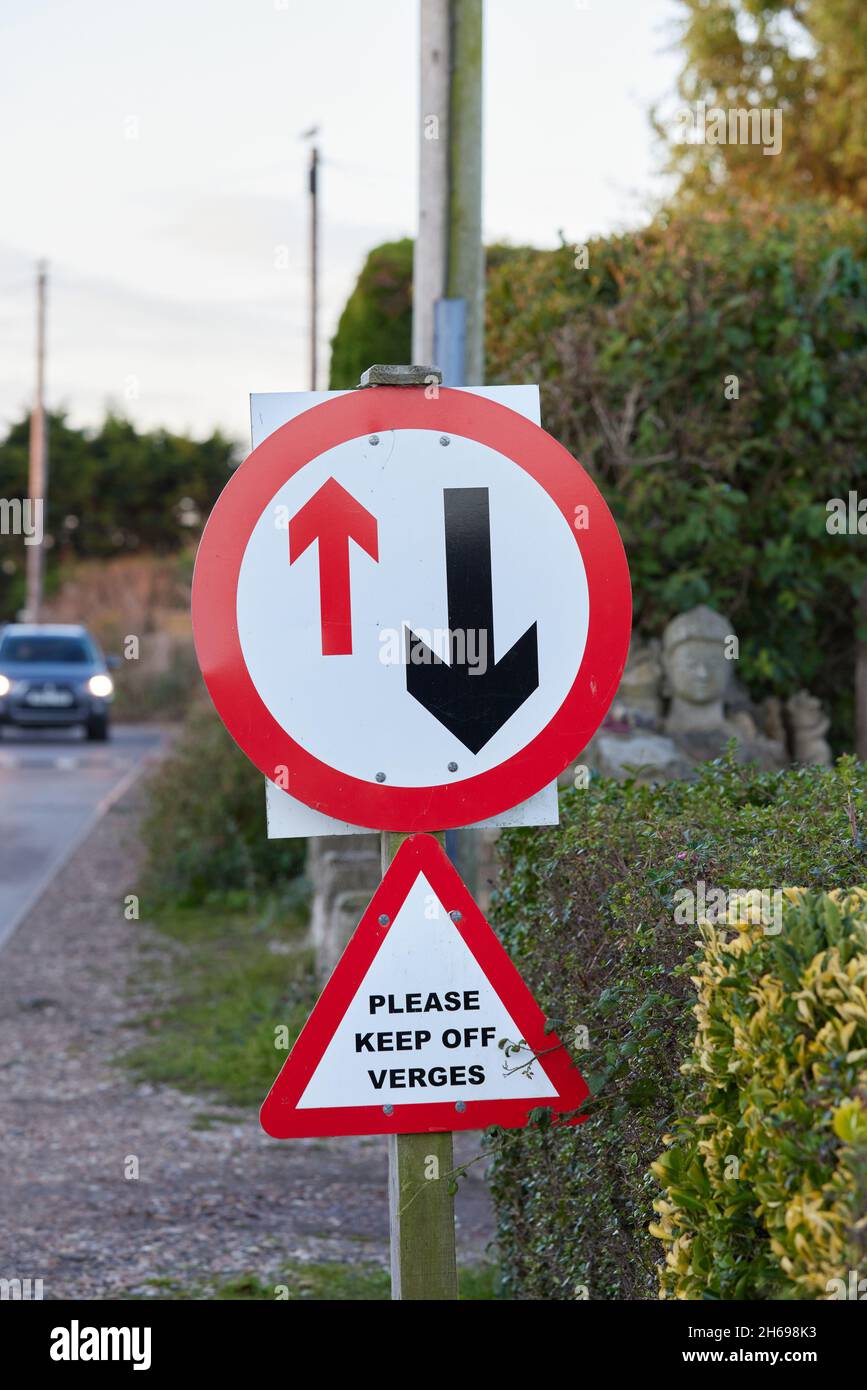 Give way to oncoming vehicles road traffic sign Stock Photo - Alamy